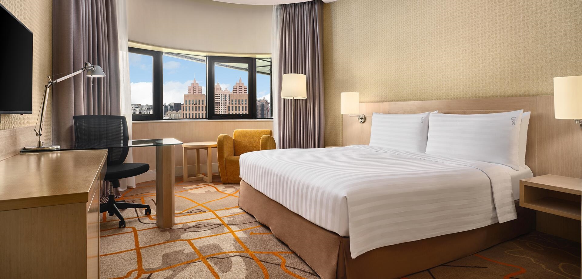 1 King Junior Suite with Lounge Access | Holiday Inn Singapore Atrium