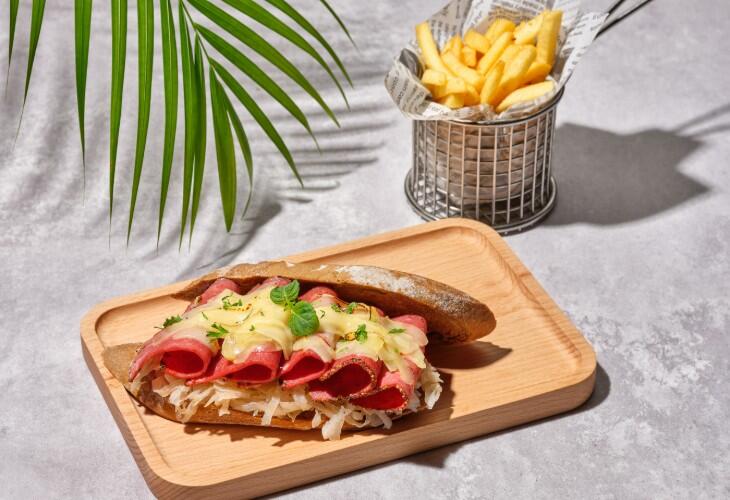 Hotel Restaurants & Bar | Holiday Inn Singapore Atrium